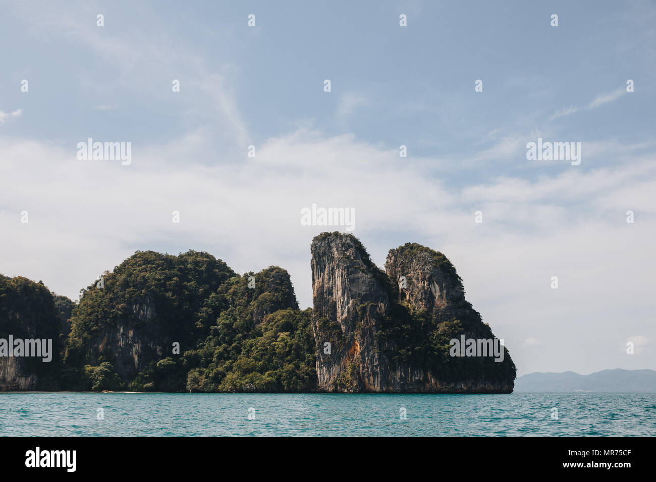 Cliffs in ocean hi-res stock photography and images - Alamy