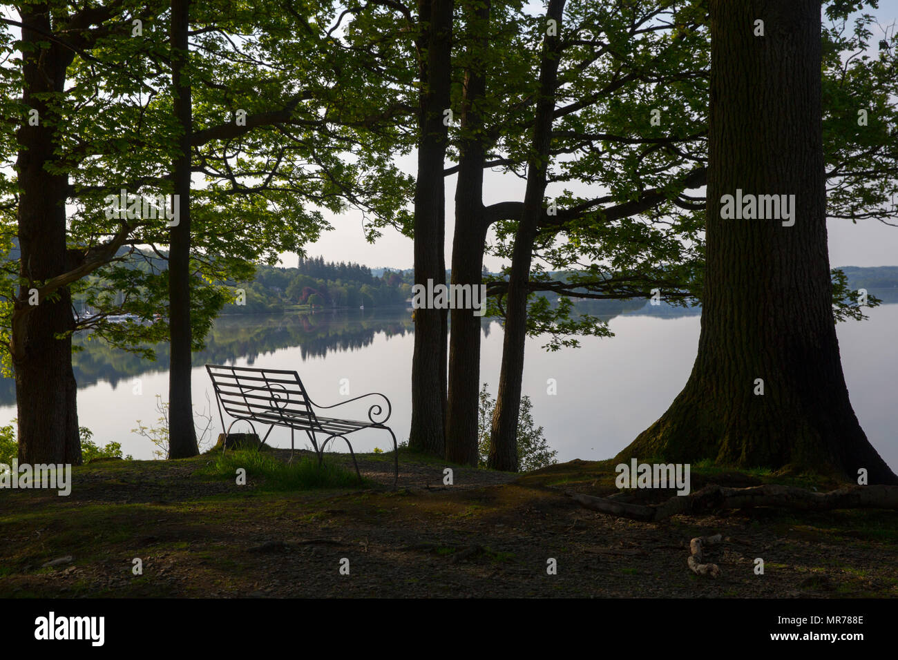 Two seater bench hi-res stock photography and images - Alamy