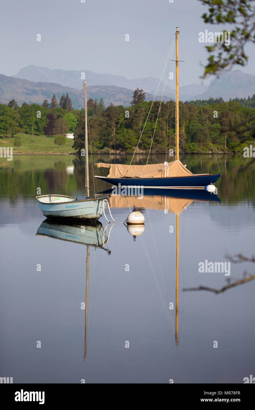 Mirror sailing dinghy hi-res stock photography and images - Alamy