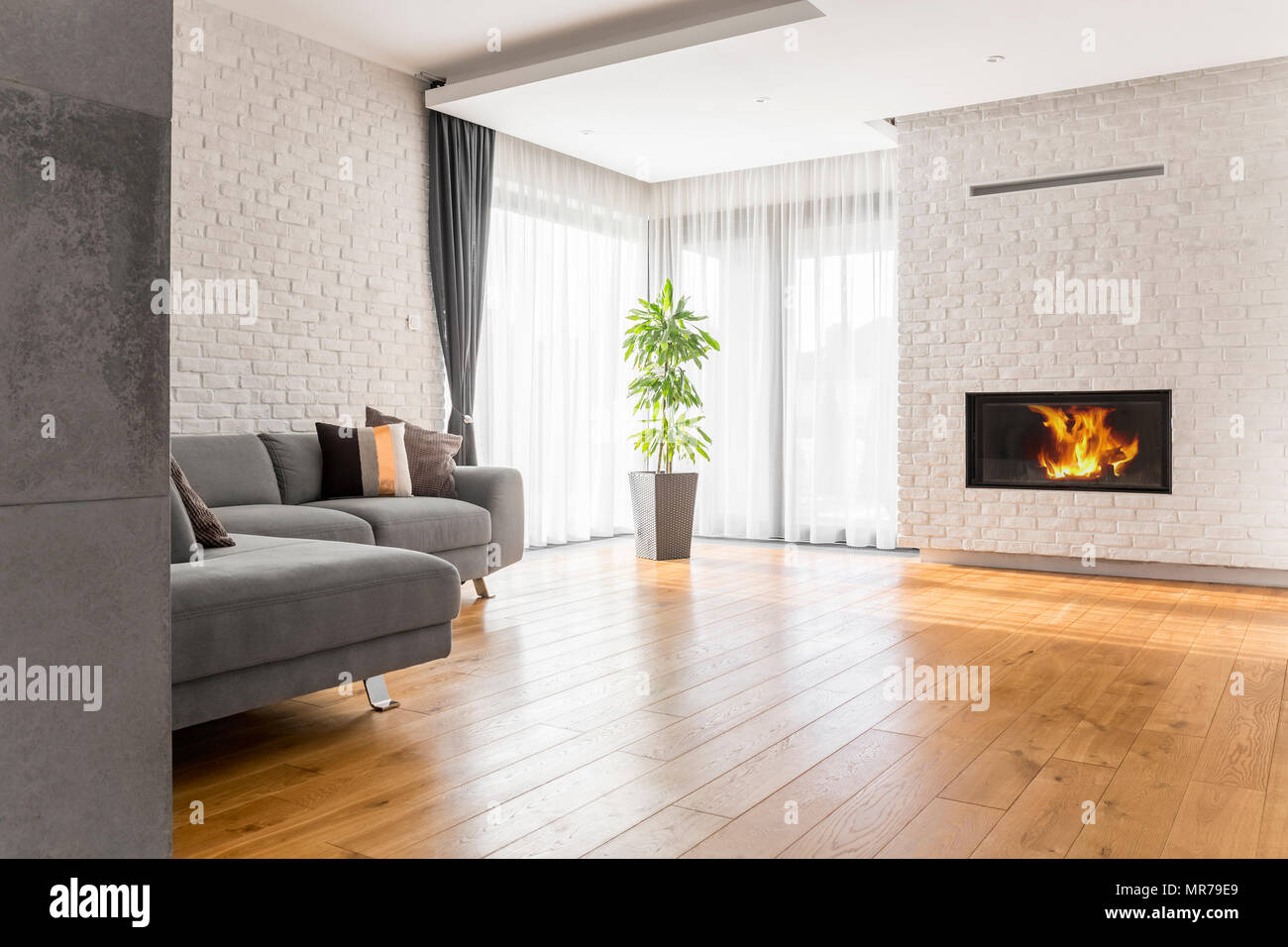 Home large open fire hi-res stock photography and images - Alamy