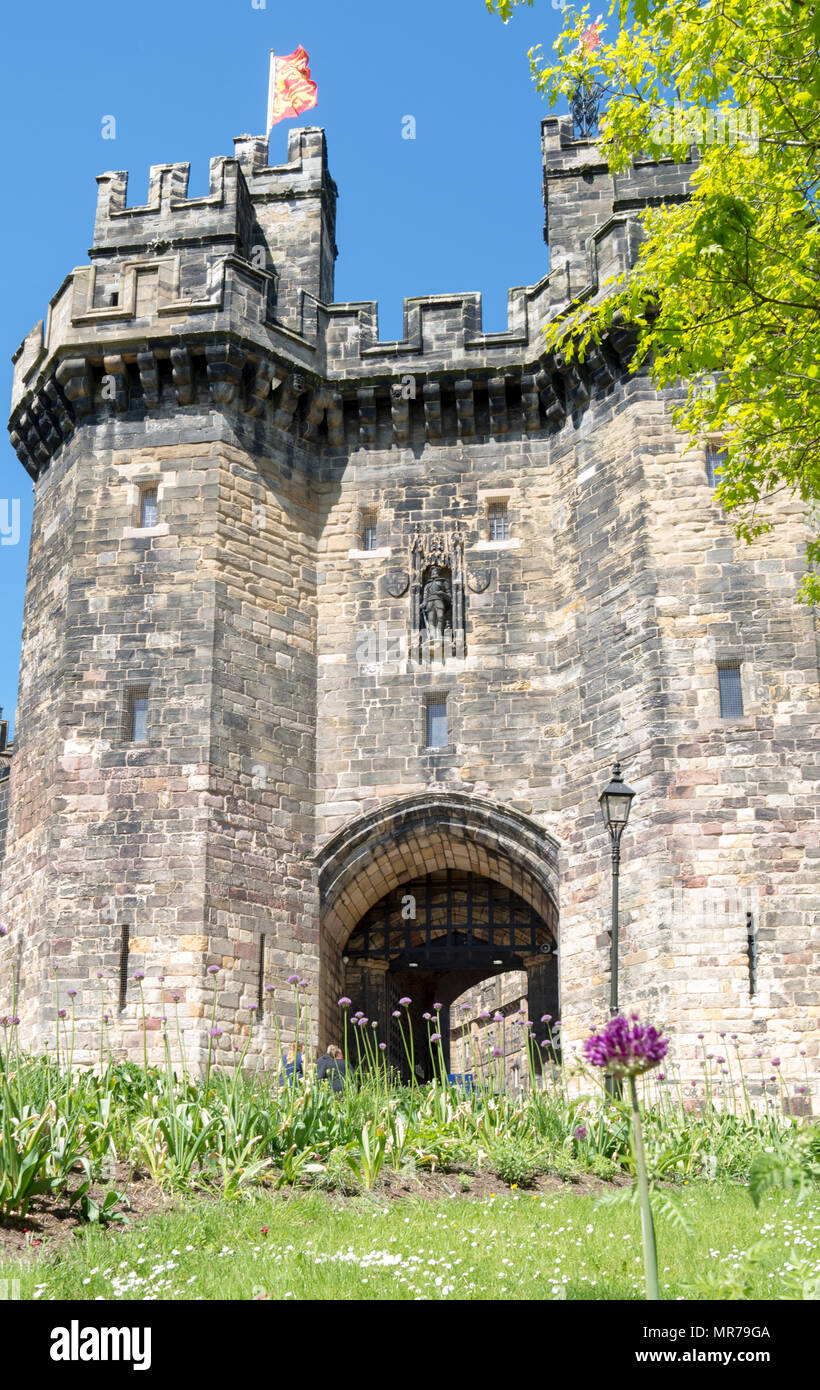 Lancaster castle gate house hi-res stock photography and images - Alamy