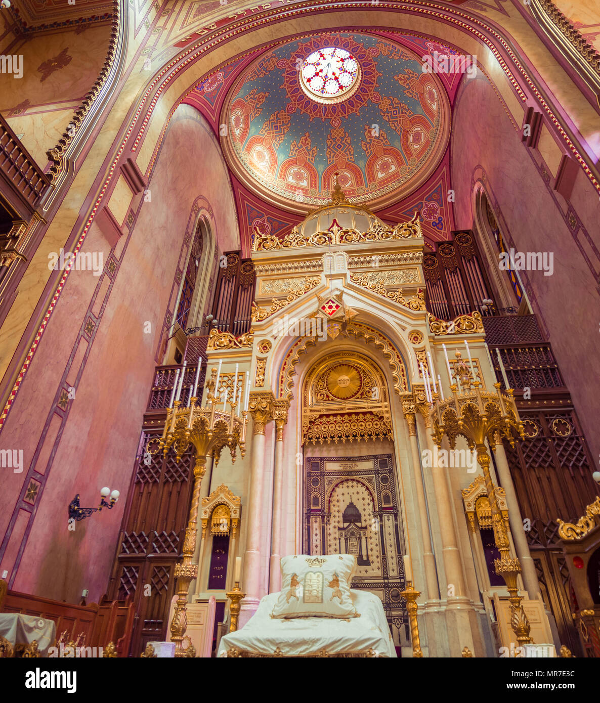 Budapest, Hungary - September 17, 2015: Interior of the Great Synagogue ...