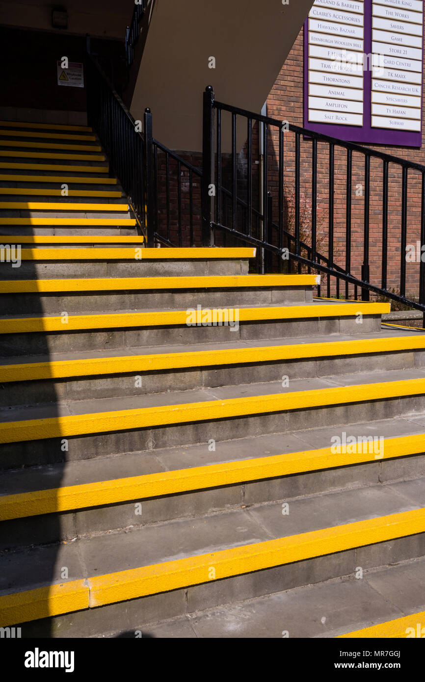 Safety, yellow, staircase Stock Photo - Alamy