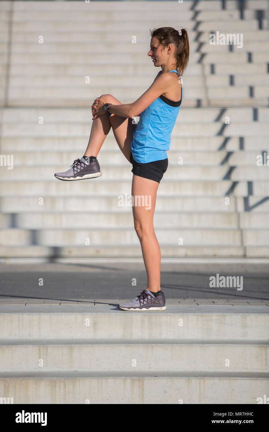 Woman Athlete preparing to run Stock Photo - Alamy