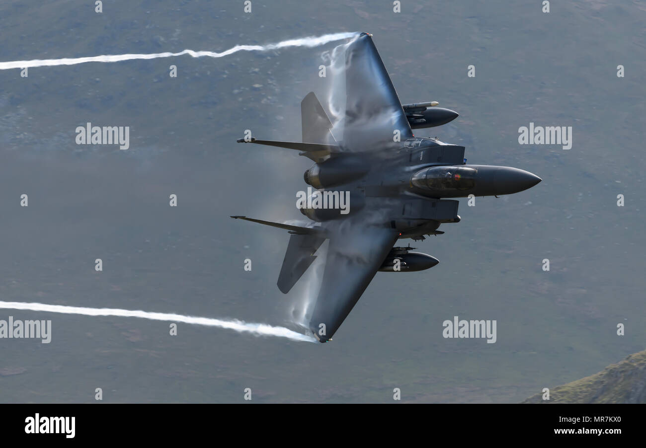 USAF F-15E Strike Eagle flying through the Mack Loop Stock Photo - Alamy