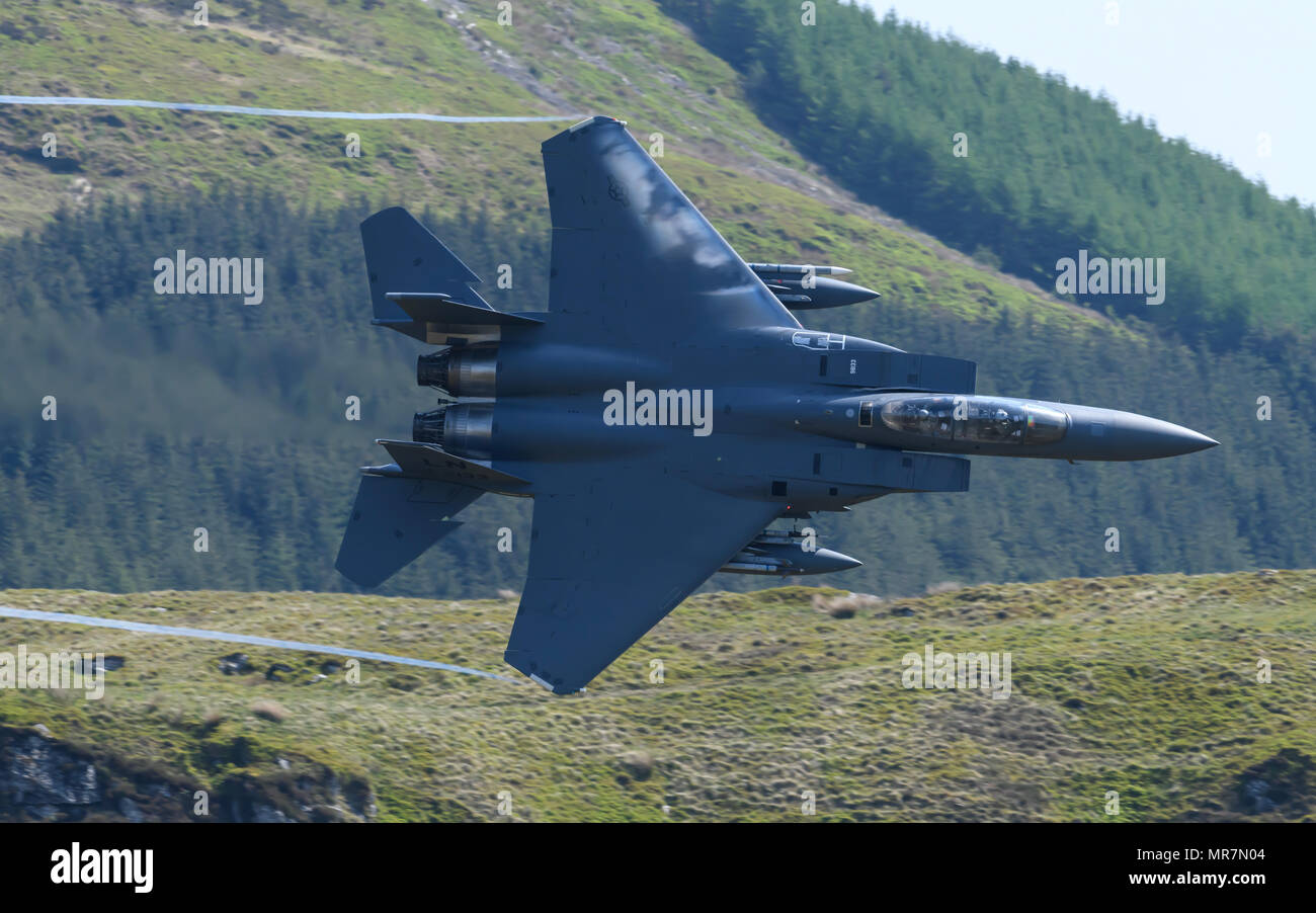 USAF F-15E Strike Eagle flying through the Mack Loop Stock Photo - Alamy