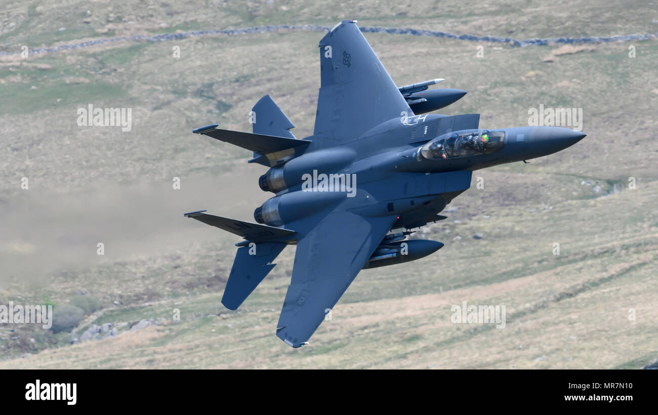USAF F-15E Strike Eagle flying through the Mack Loop Stock Photo - Alamy