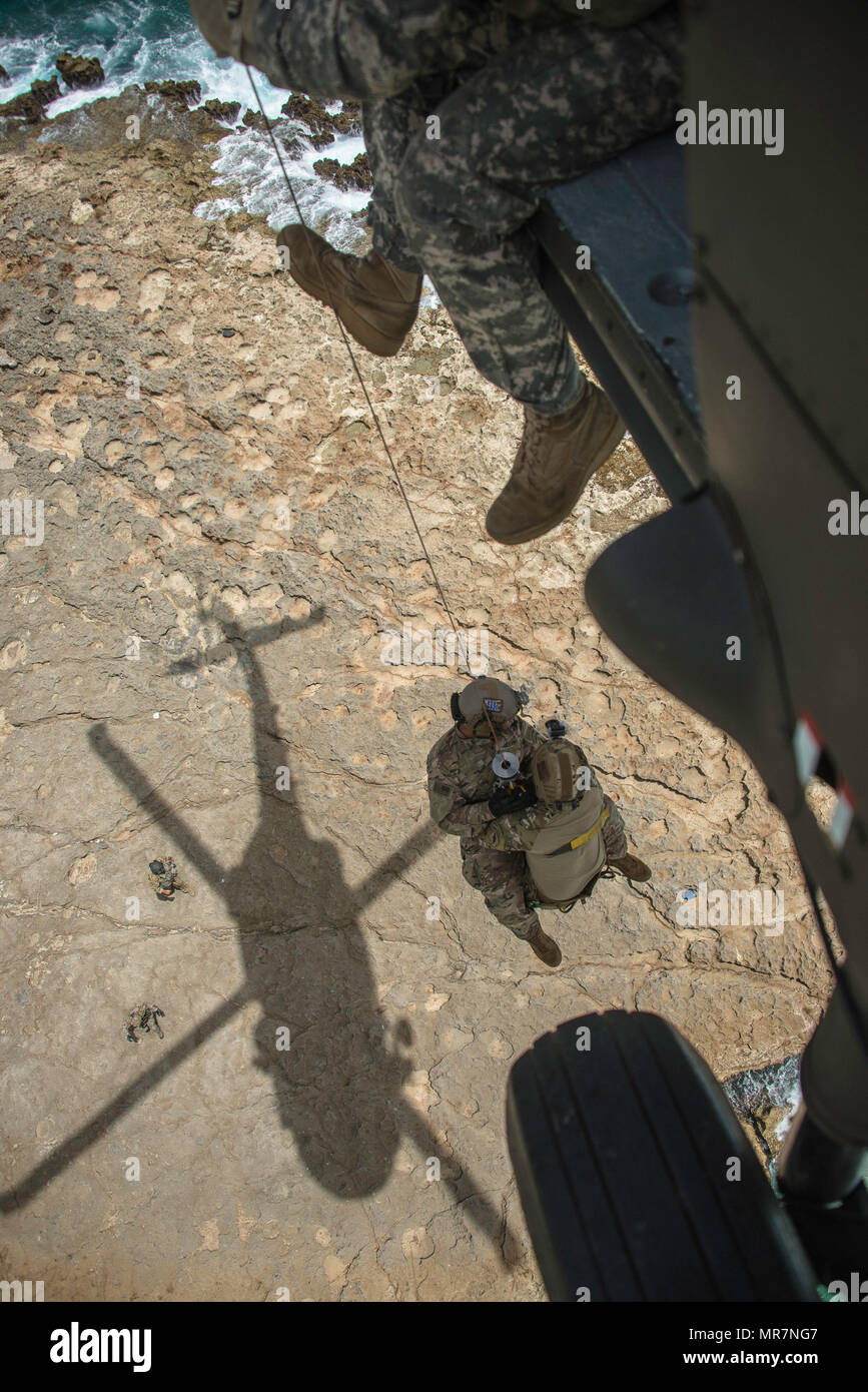 Soldiers from the West Virginia Army National Guard's 1st Battalion ...