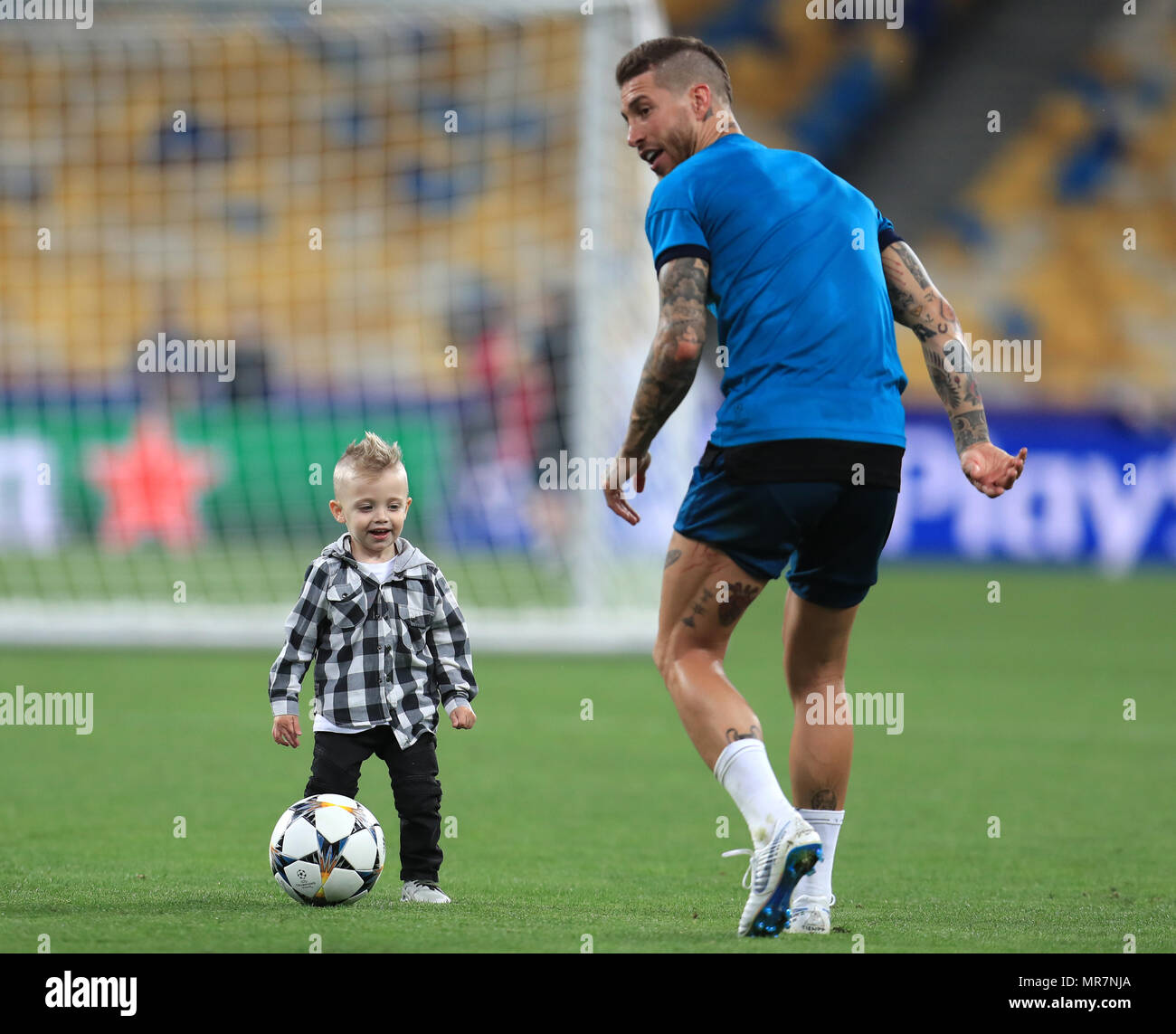 Real Madrid's Sergio Ramos with his son Marco during the training ...