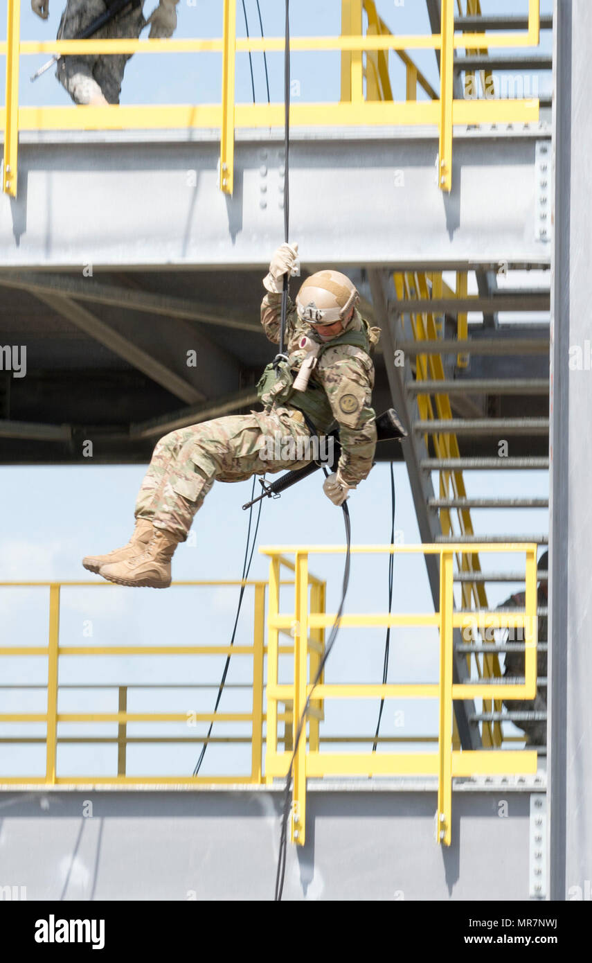 National Guardsmen from all over the nation practice rappelling from a ...