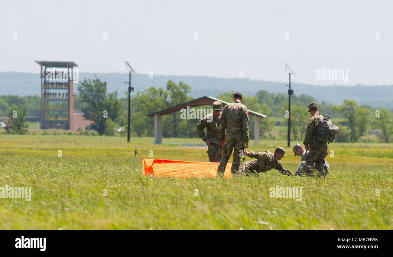 National Guardsmen from all over the nation conduct slingload ...