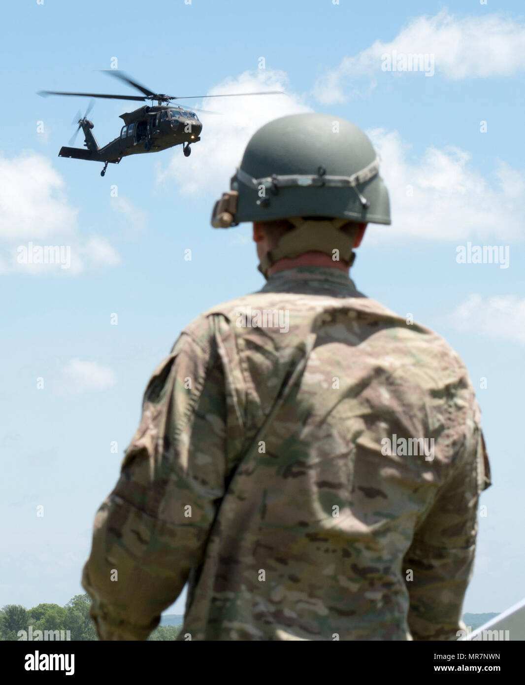 National Guardsmen from all over the nation conduct slingload ...