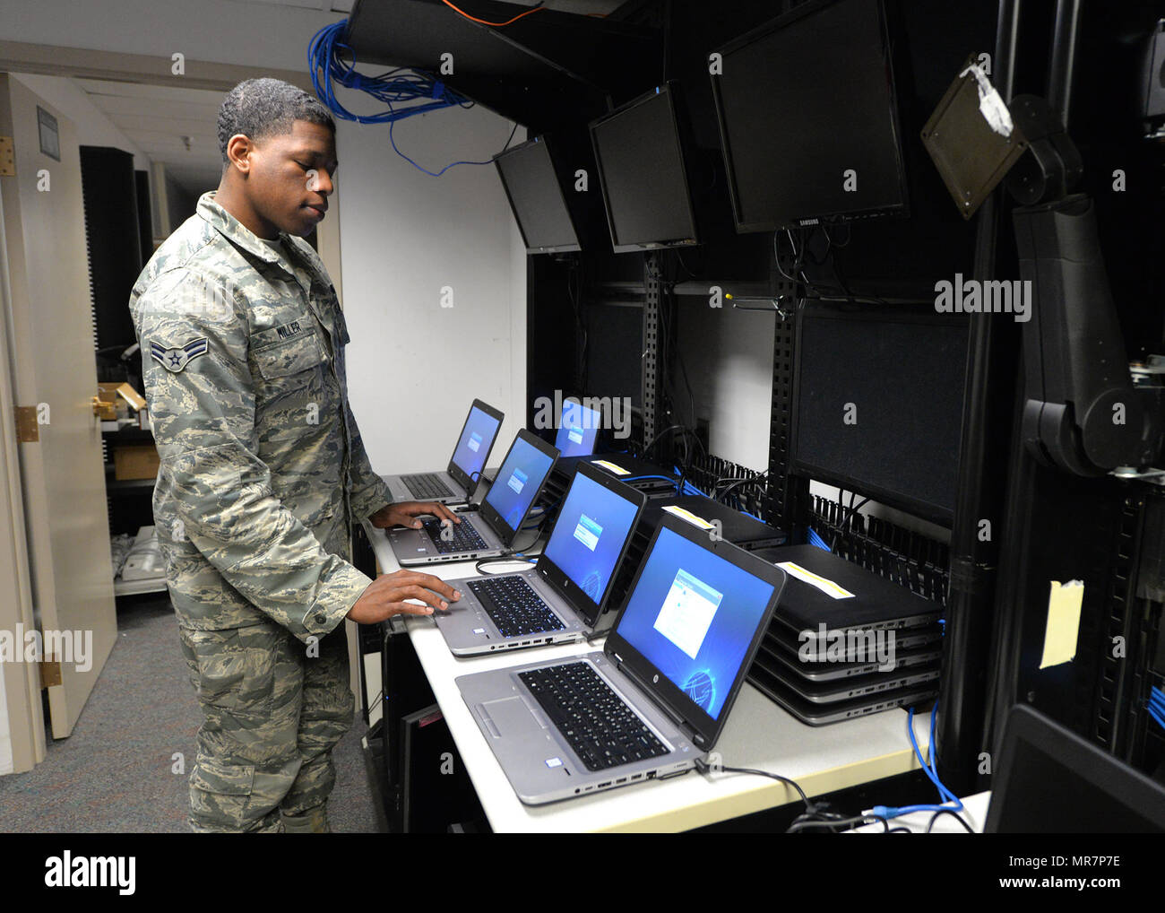 Client system technician hi-res stock photography and images - Alamy