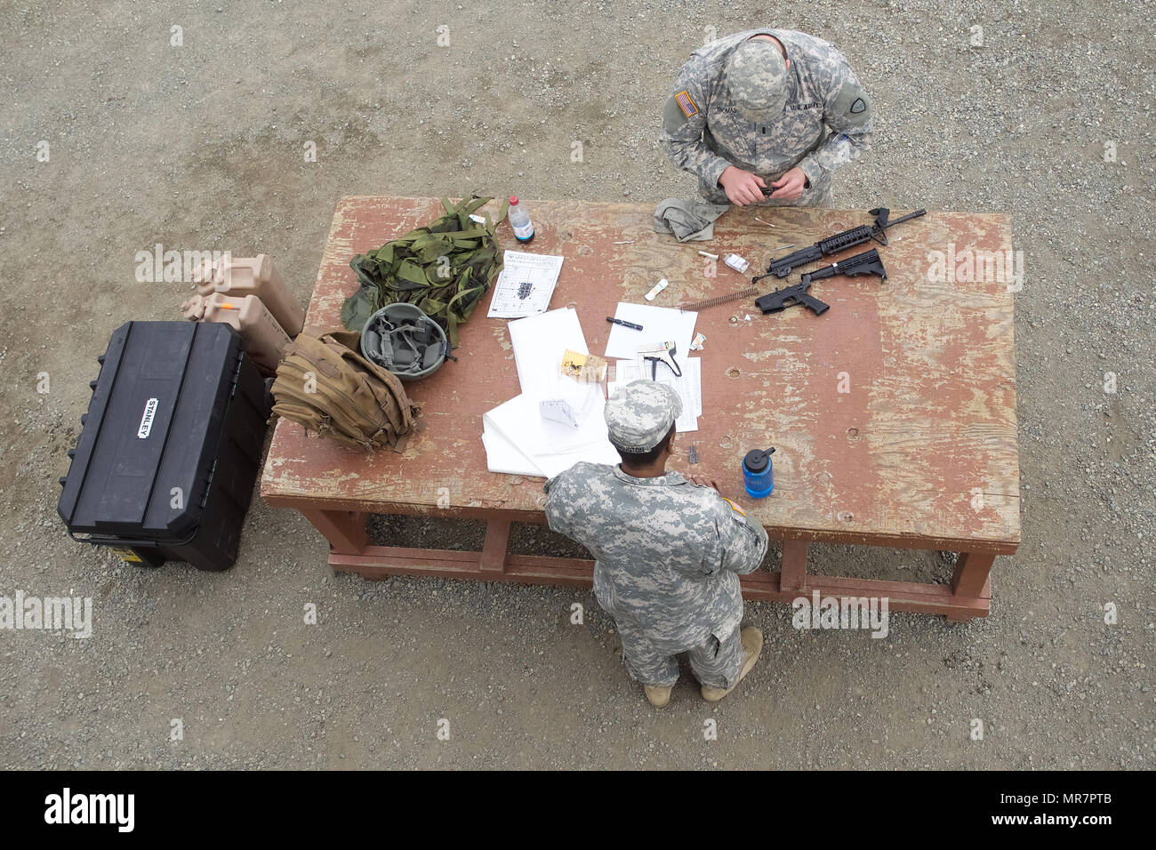 Alaska Army National Guard soldiers of the 297th Network Support ...