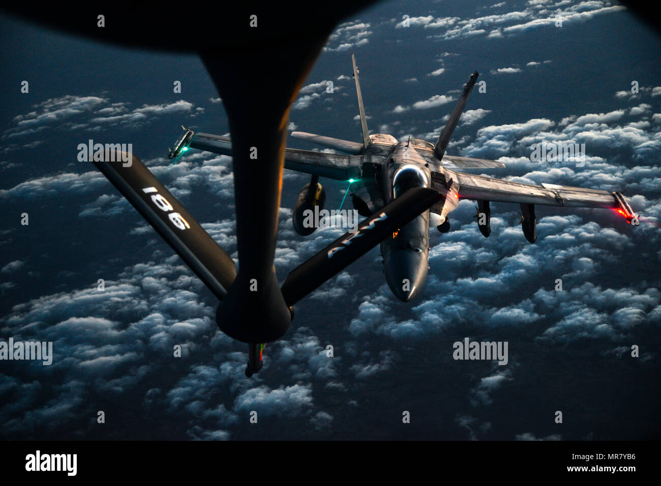 Drogue refueling basket hi-res stock photography and images - Alamy