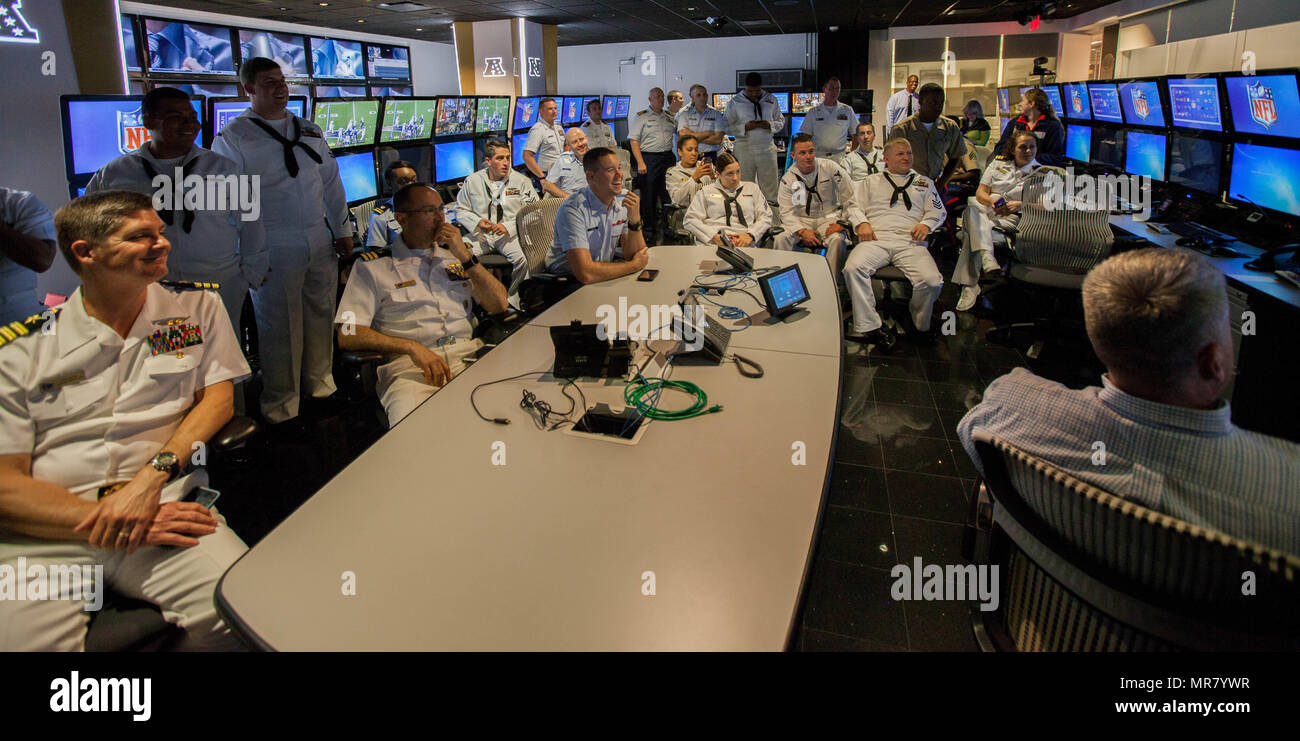 Instant replay reviewing hi-res stock photography and images - Alamy