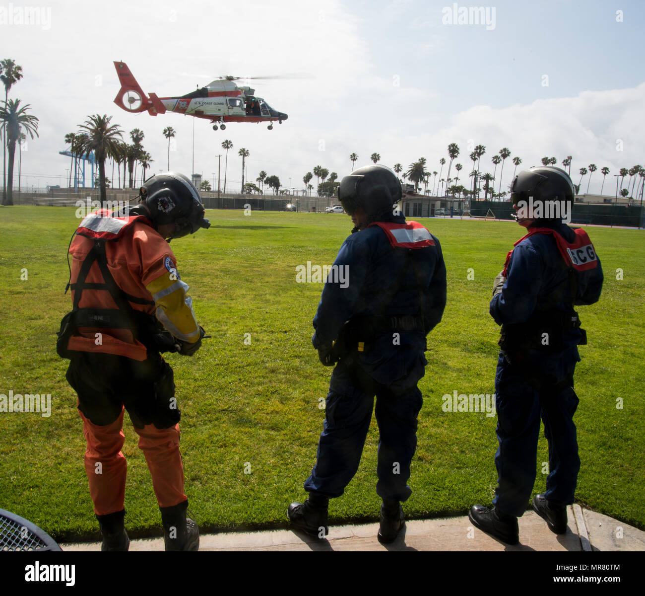 Members of Coast Guard Aids to Navigation Team Los Angeles-Long Beach ...