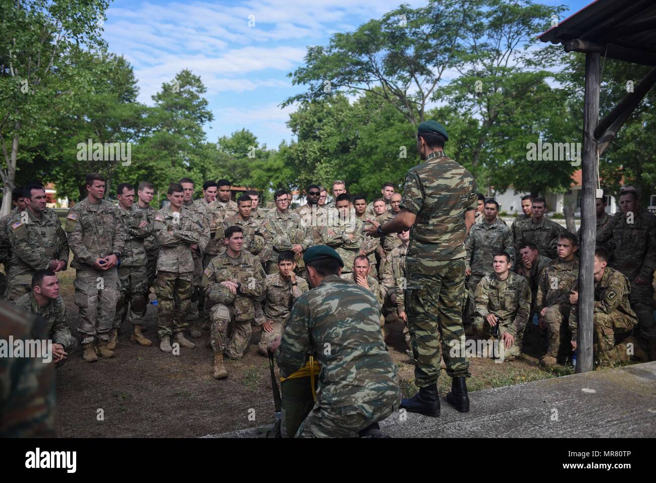 Greek paratroopers with 1st Paratrooper Commando Brigade, Greek Army ...