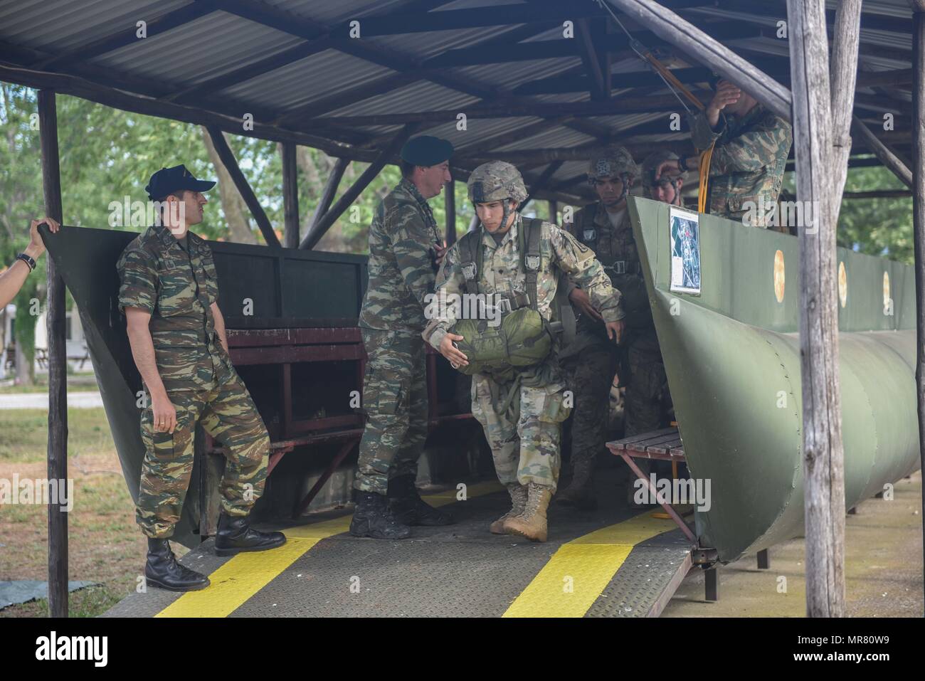 Greek paratroopers with 1st Paratrooper Commando Brigade, Greek Army ...