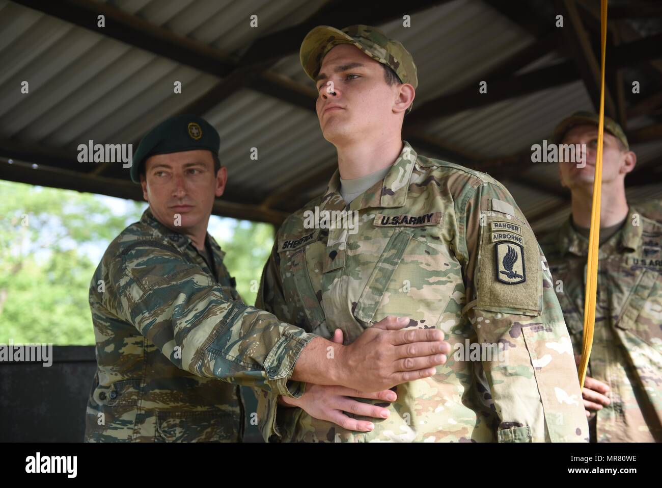 Greek paratroopers with 1st Paratrooper Commando Brigade, Greek Army ...