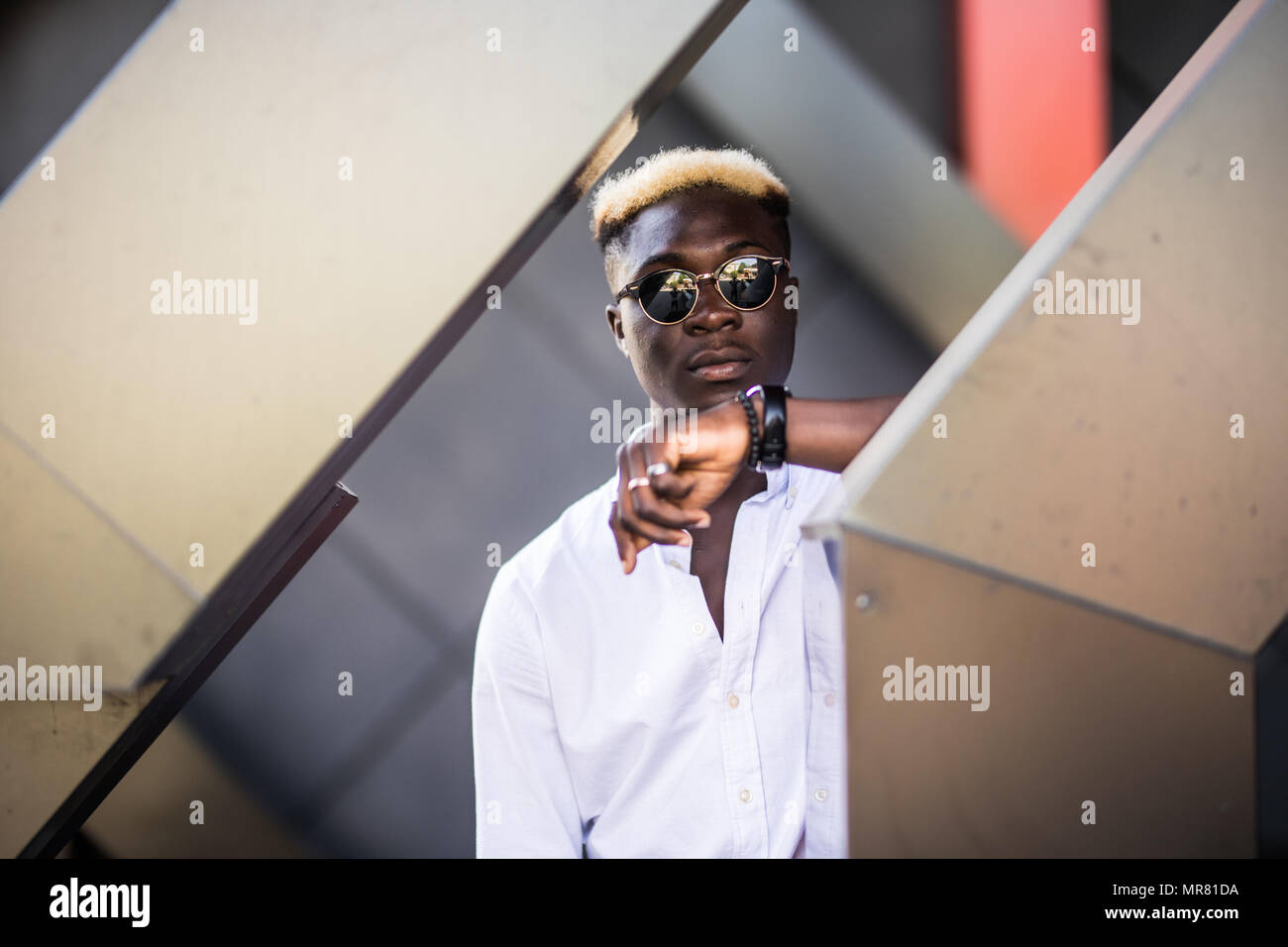 Man afro comb hi-res stock photography and images - Alamy