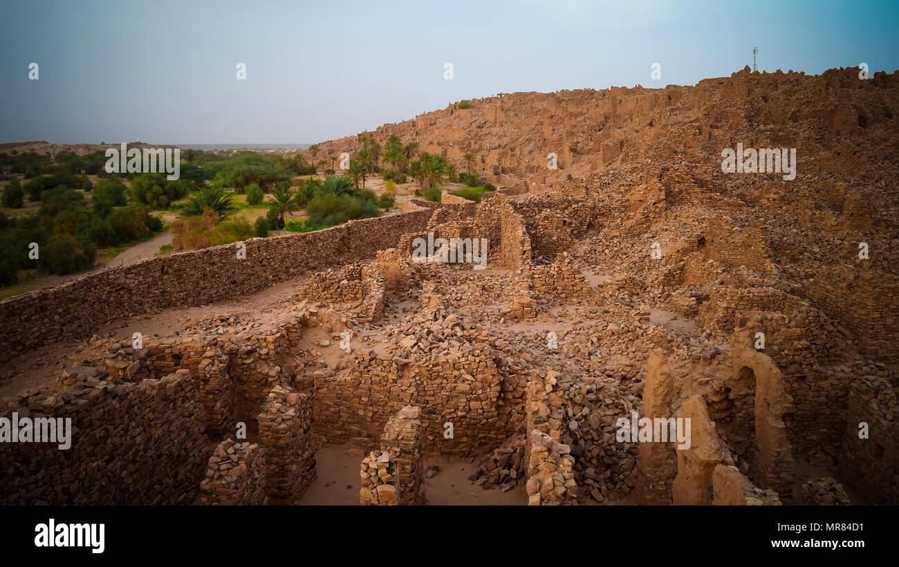 Ruins of Ouadane fortress at Sahara, Mauritania Stock Photo - Alamy
