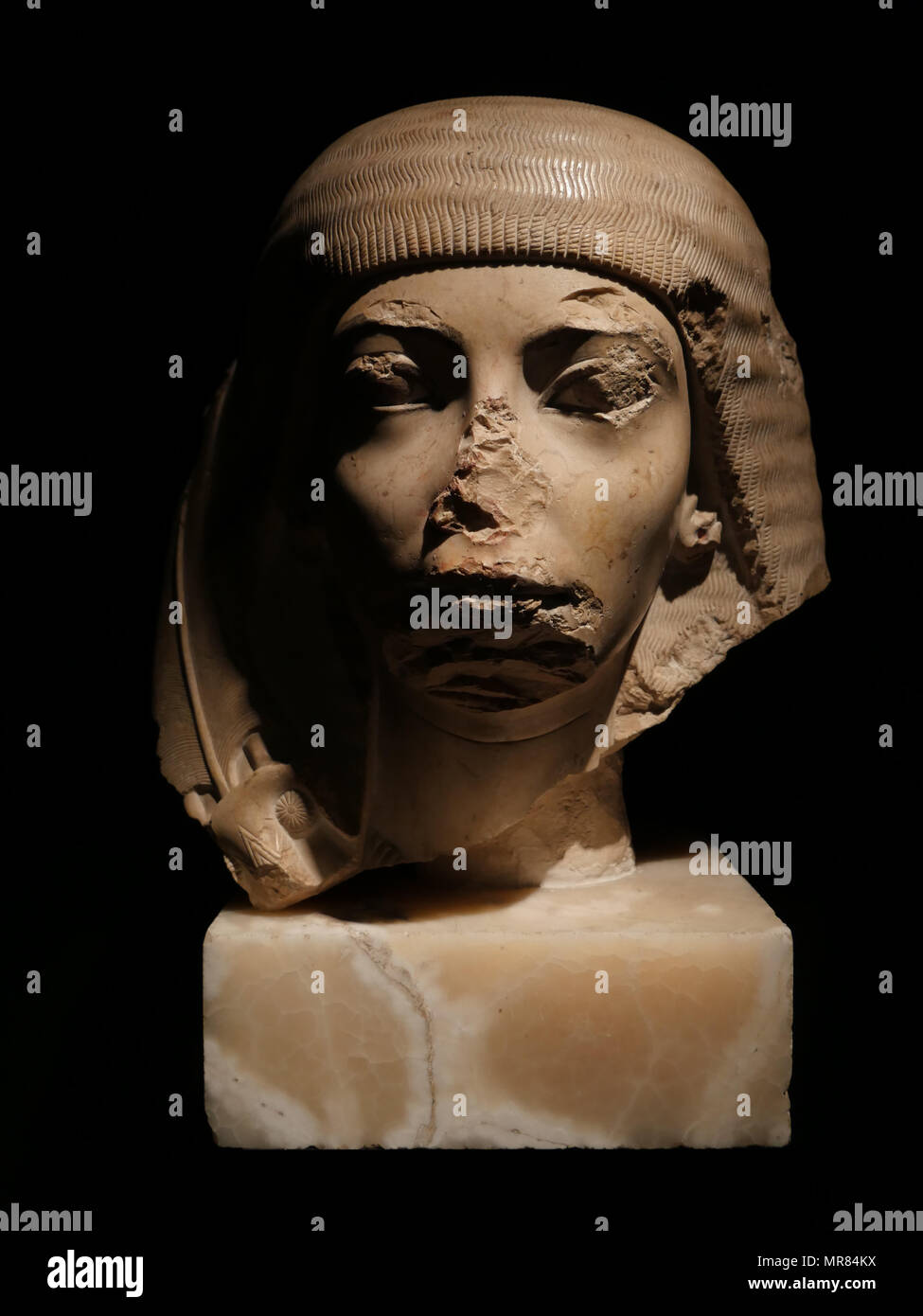 The Ruwanwelisaya, stupa in Sri Lanka, is a hemispherical structure ...