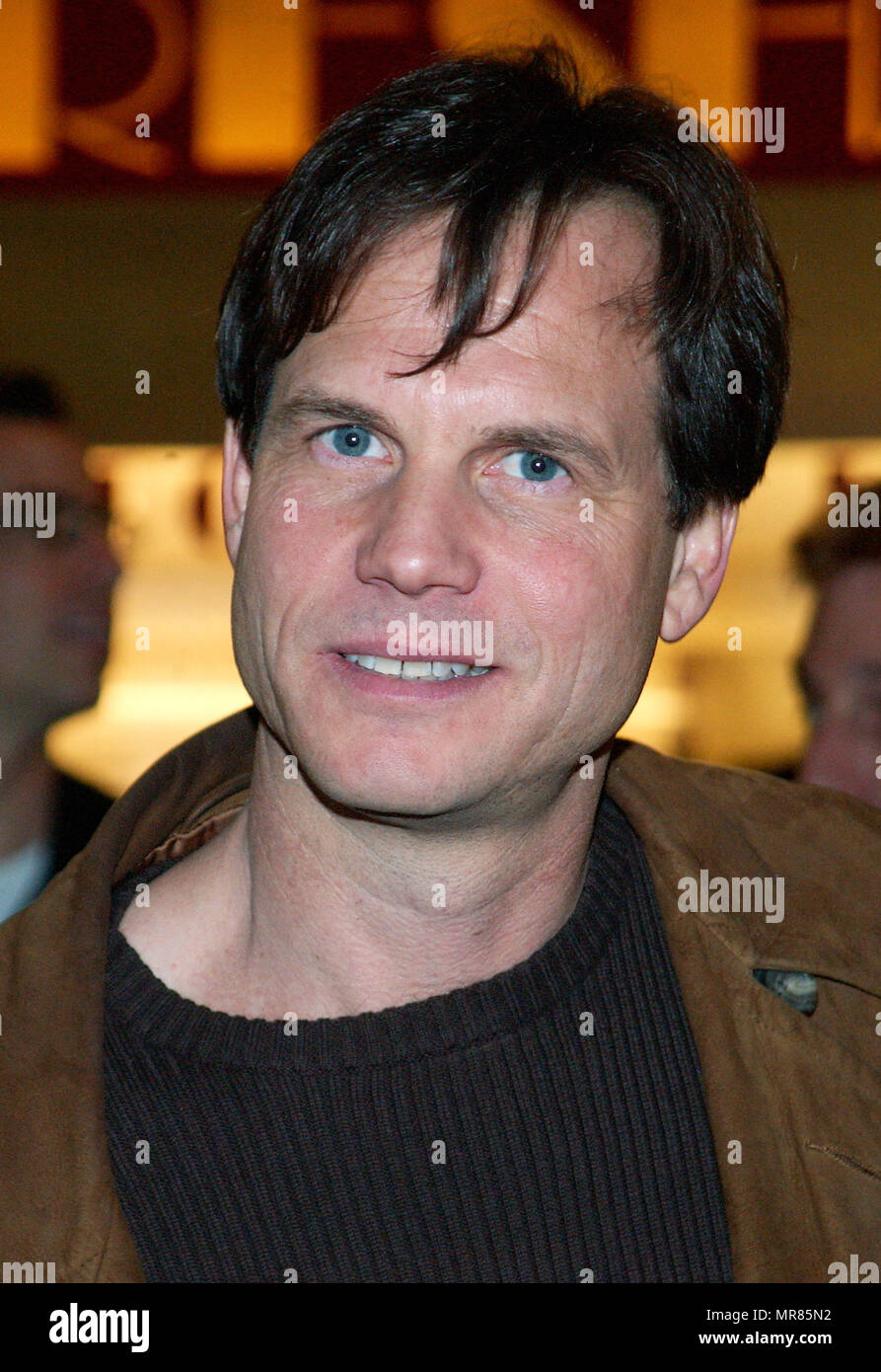 Bill Paxton posing at the premiere of FRAILTY at the Lemmle Theatre in ...