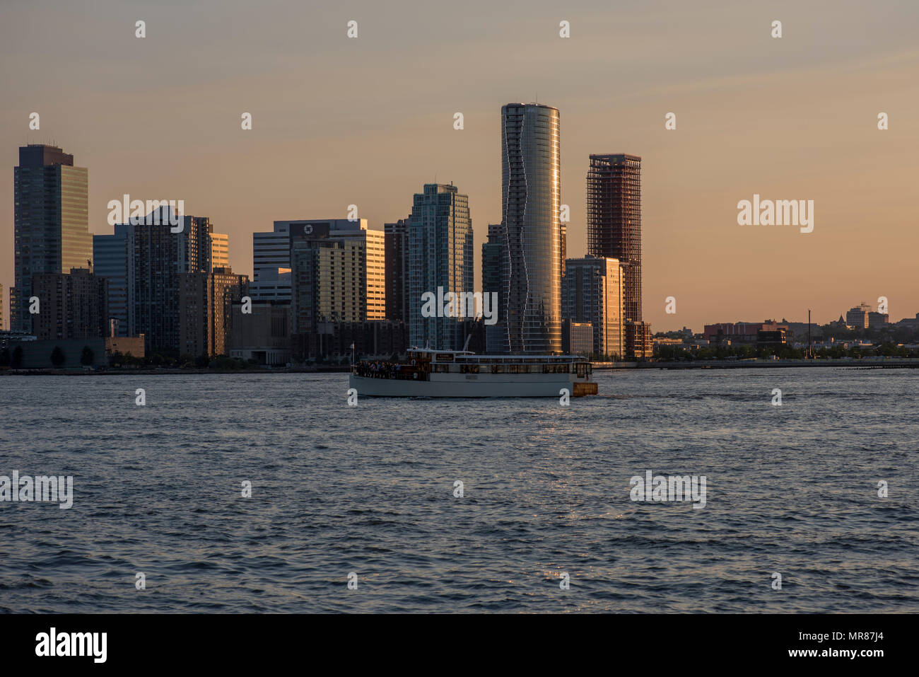 Harbor line hi-res stock photography and images - Alamy