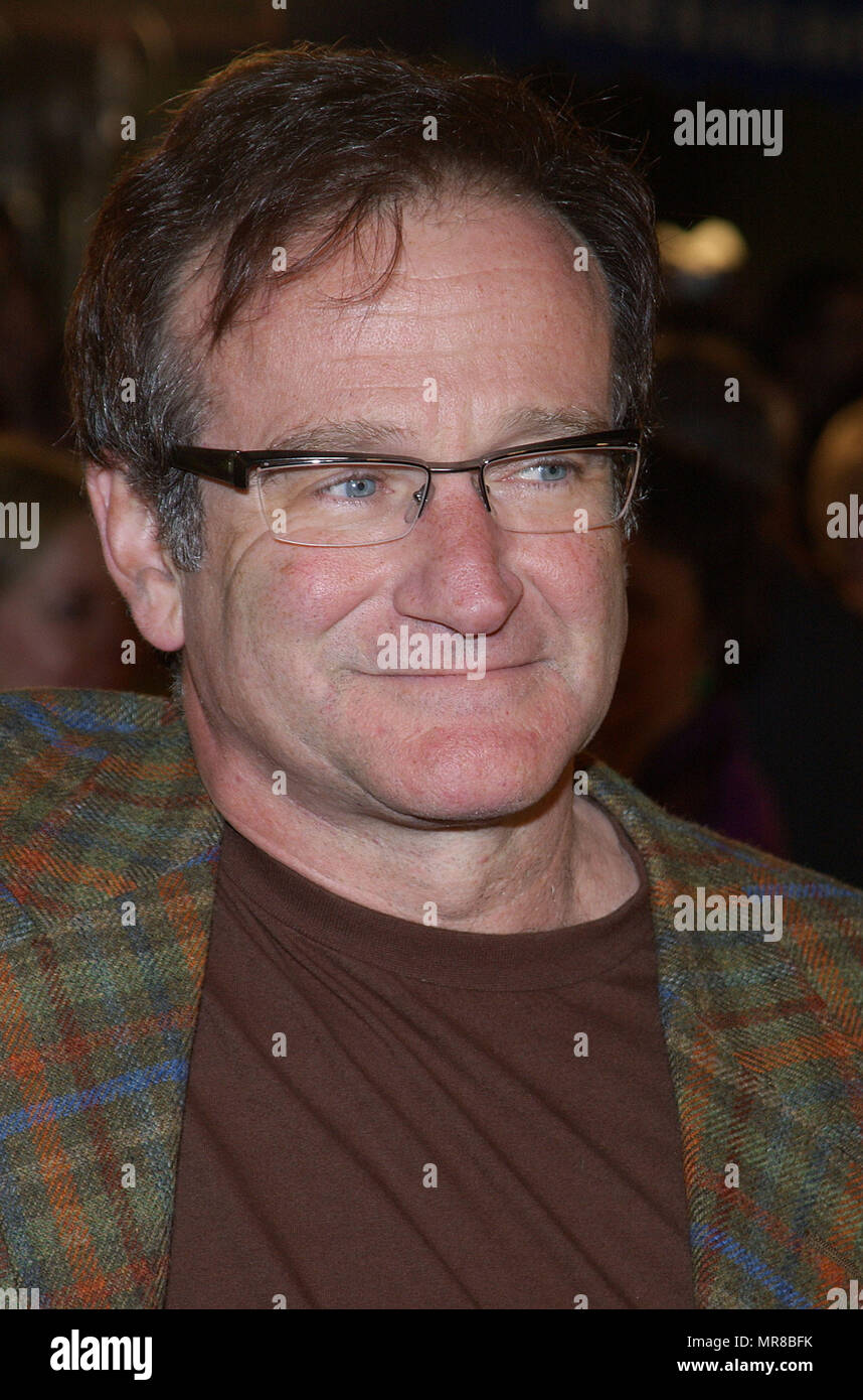 Robin Williams arriving at the " LORD OF THE RINGS:THE RETURN OF THE ...
