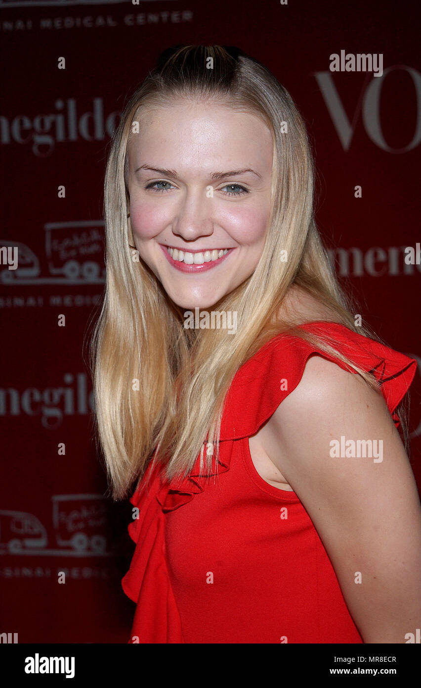 Dominique Swain arriving at the Cedar Sinai Valentine's Ball annual ...