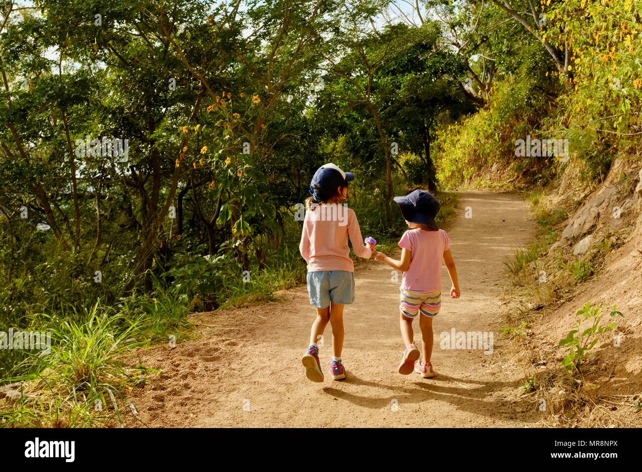 Family bushwalking australia hi-res stock photography and images - Alamy