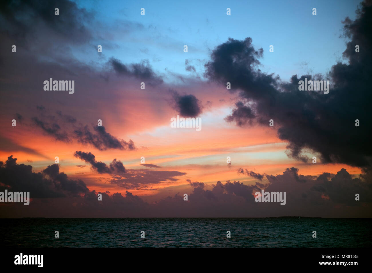 Malediven sturm hi-res stock photography and images - Alamy