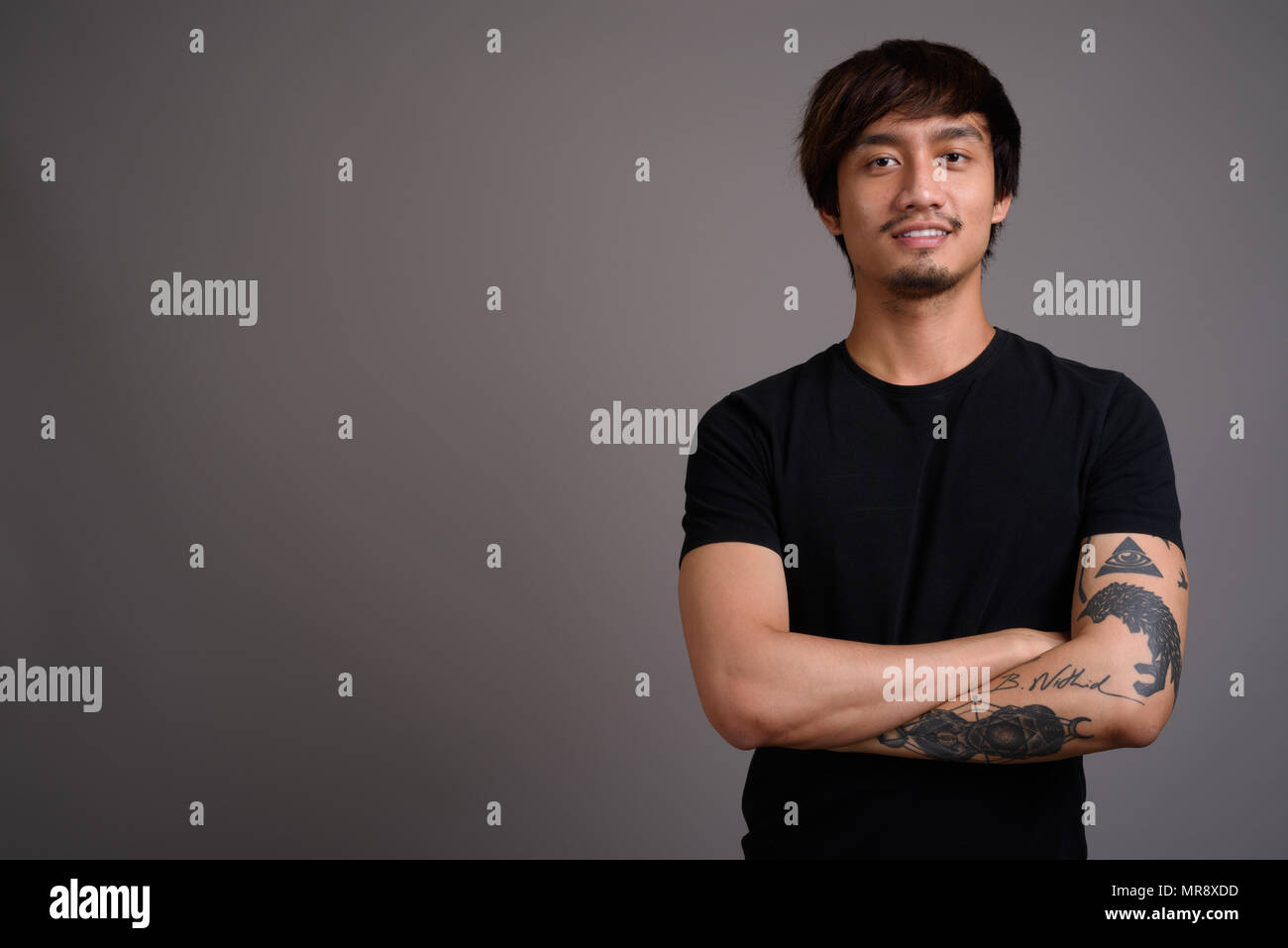 Smiling handsome young asian man hi-res stock photography and images ...