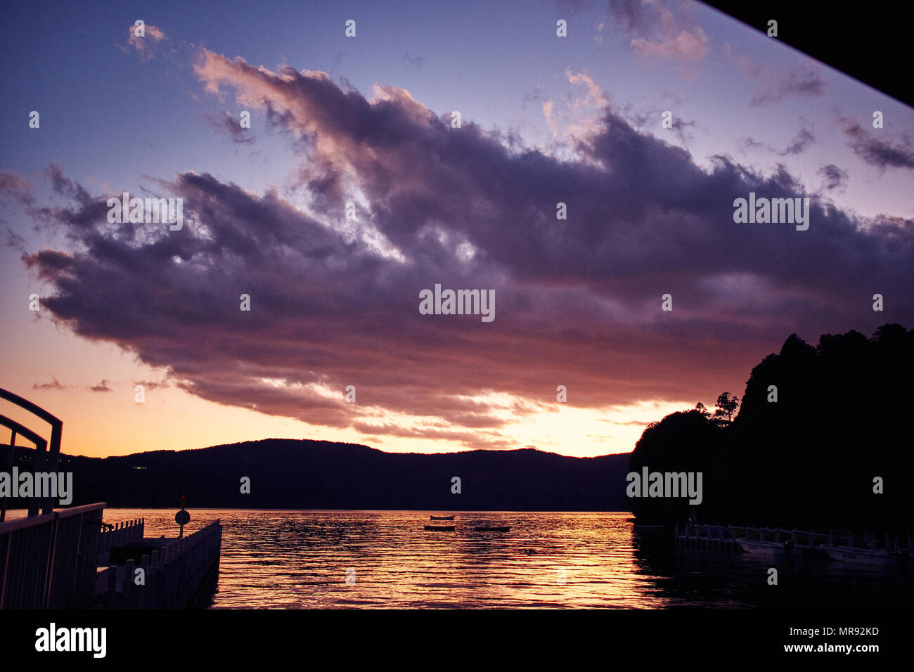 Lake ashi and mount fuji hi-res stock photography and images - Alamy