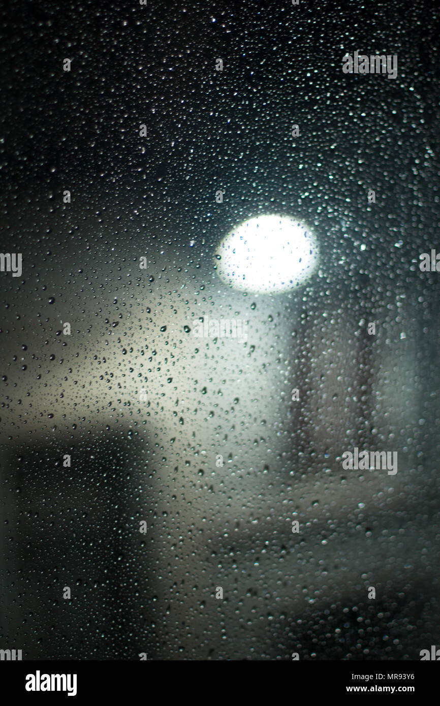 Raindrops on window hi-res stock photography and images - Alamy