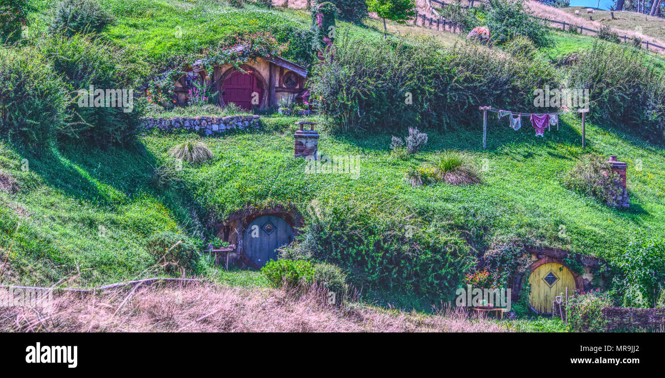 hill with hobbit holes in Hobbiton, Nz Stock Photo - Alamy