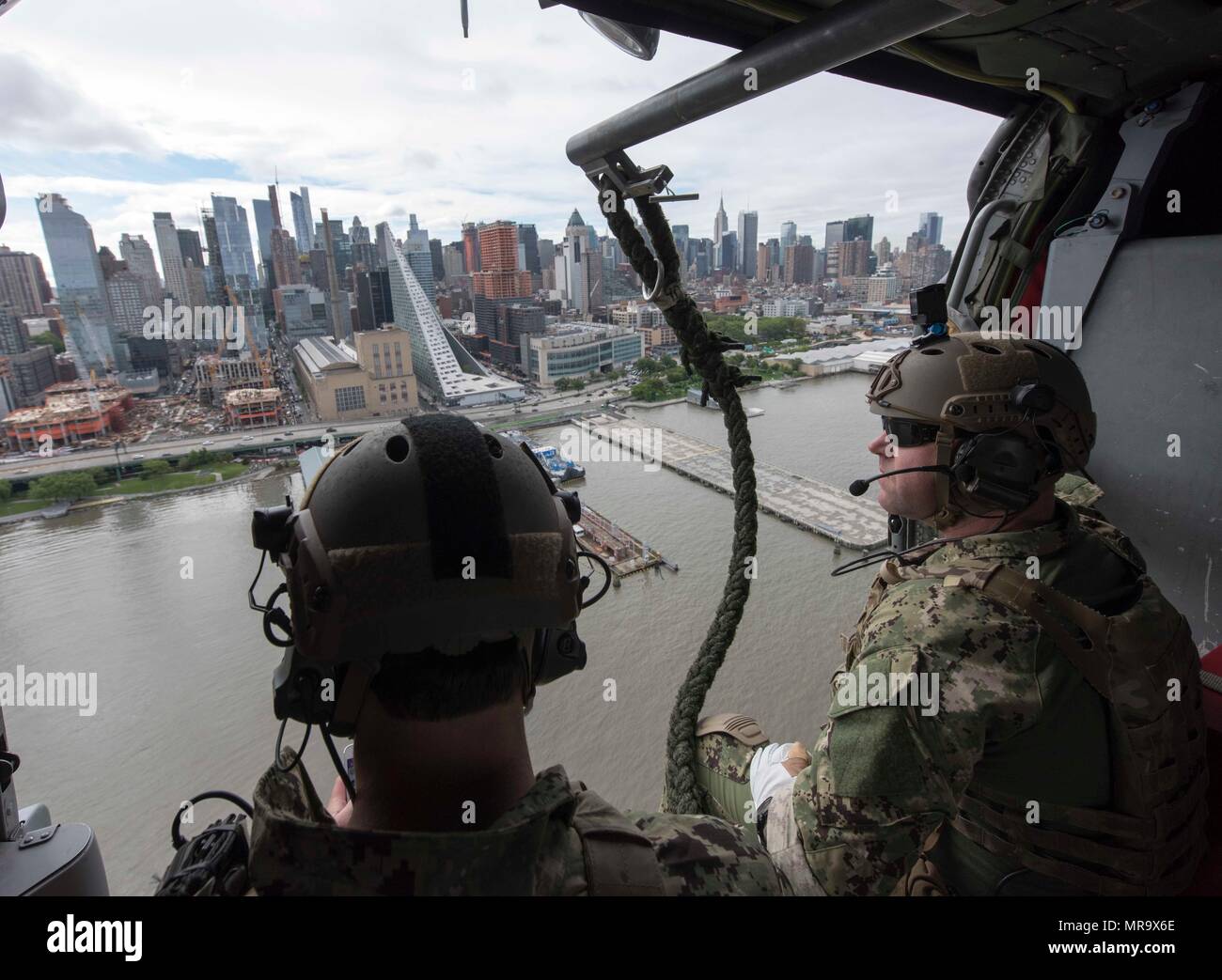170526-N-SF508-054 NEW YORK (May 26, 2017) Explosive Ordnance Disposal ...