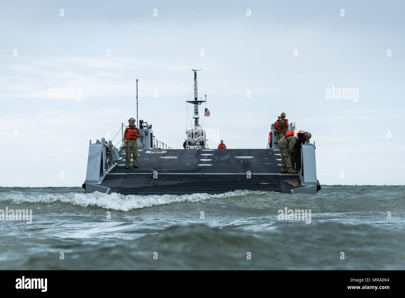 Military sealift command maritime prepositioning force container hi-res ...