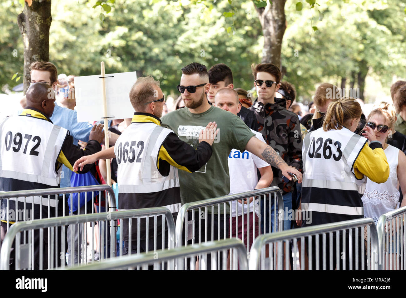 Security pat down search hi-res stock photography and images - Alamy