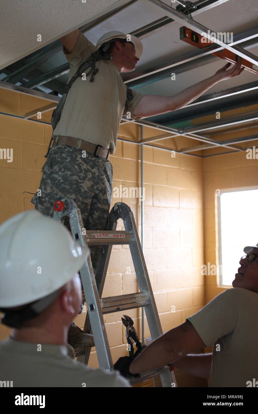 U.S. Soldiers with 409th Engineer Company, 244th Engineer Battalion ...