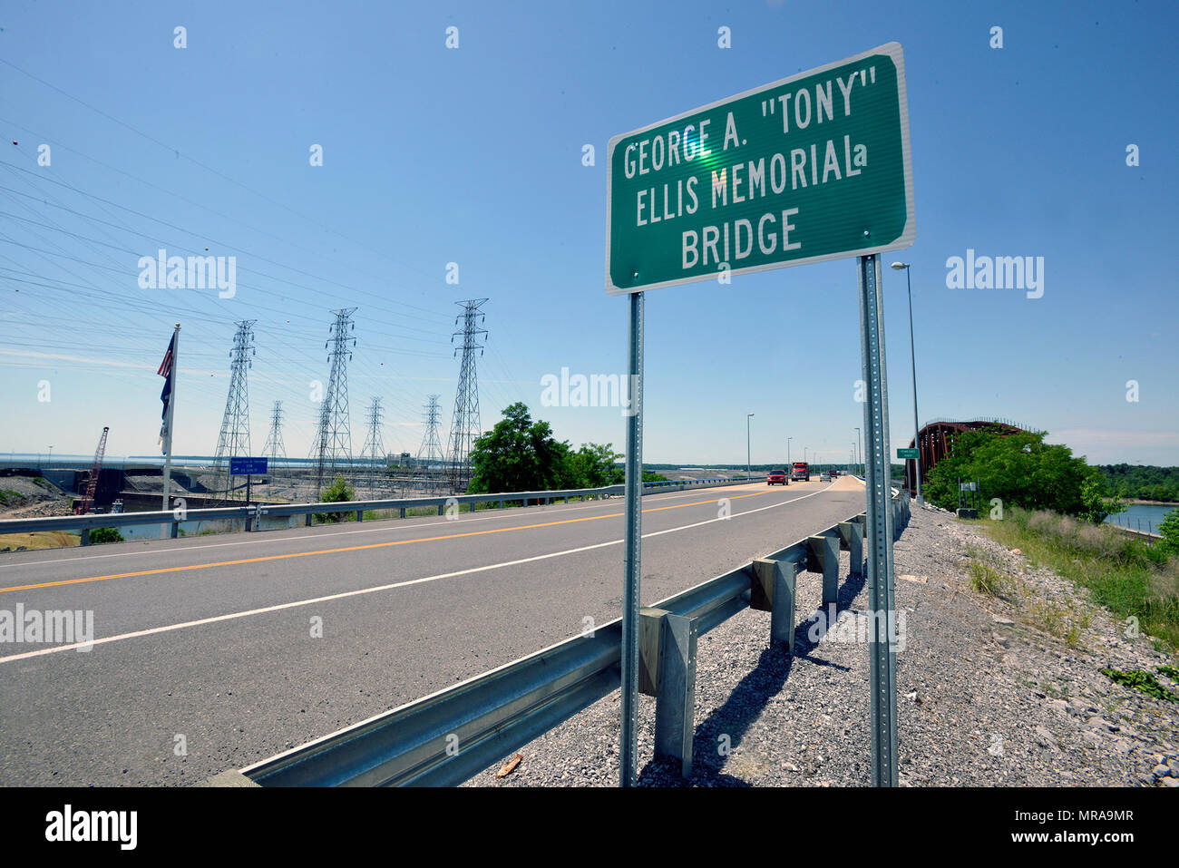 The US Highway 62 Bridge across the Tennessee River below Kentucky Dam ...