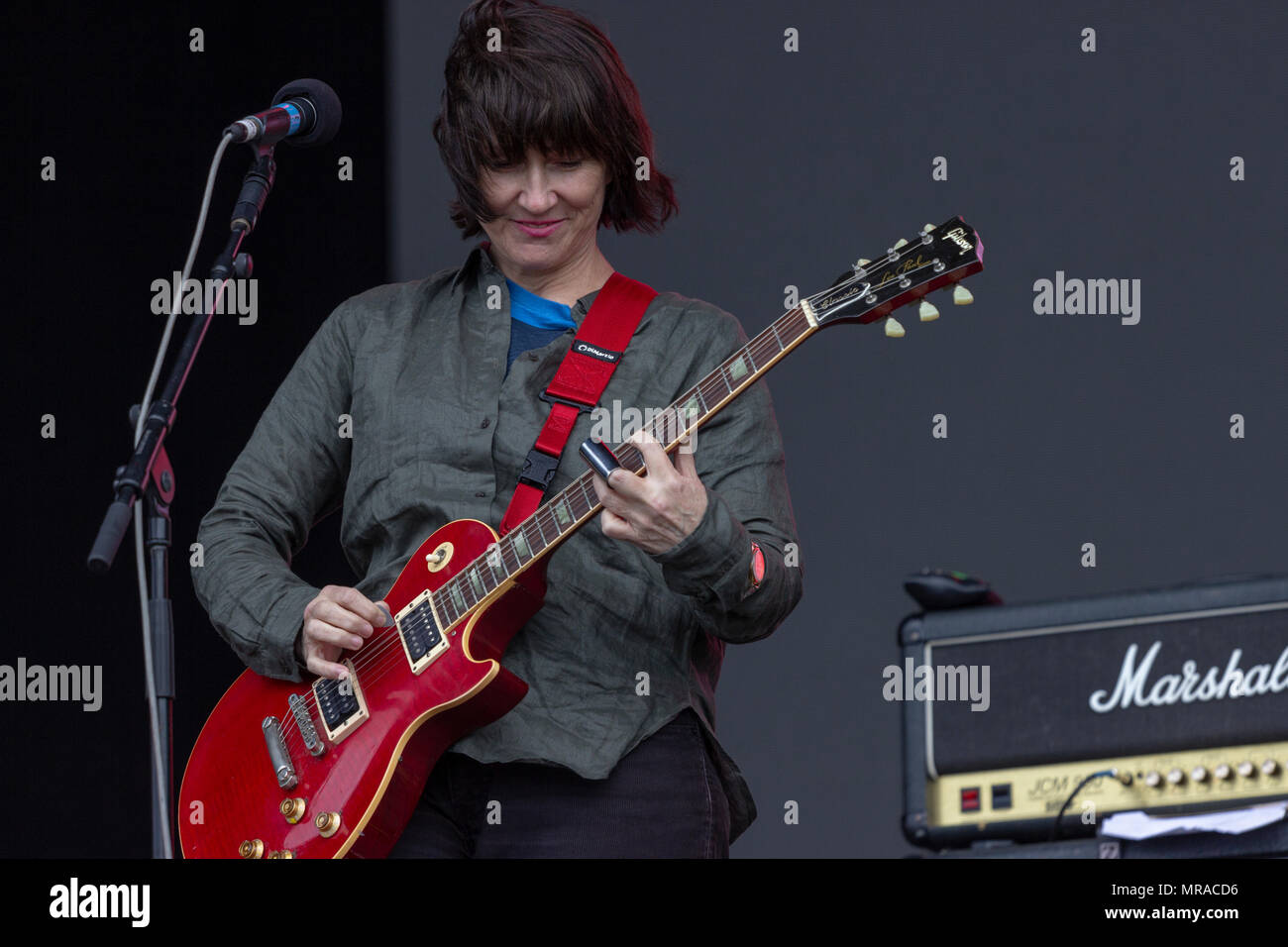 Kim deal singer hi-res stock photography and images - Alamy