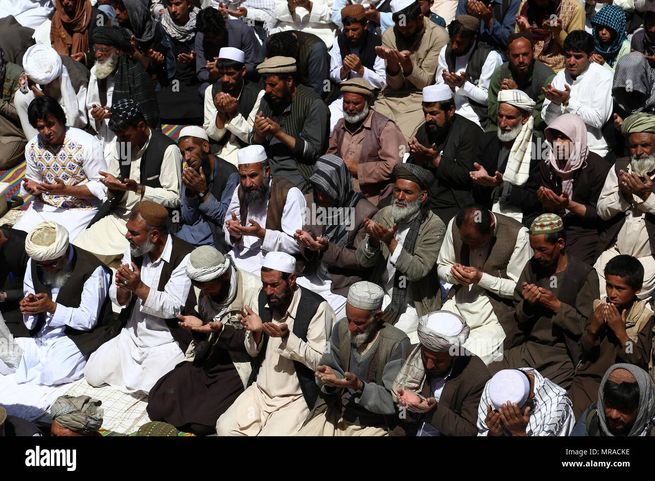 Ghazni, Afghanistan. 25th May, 2018. Muslims pray at a mosque during ...