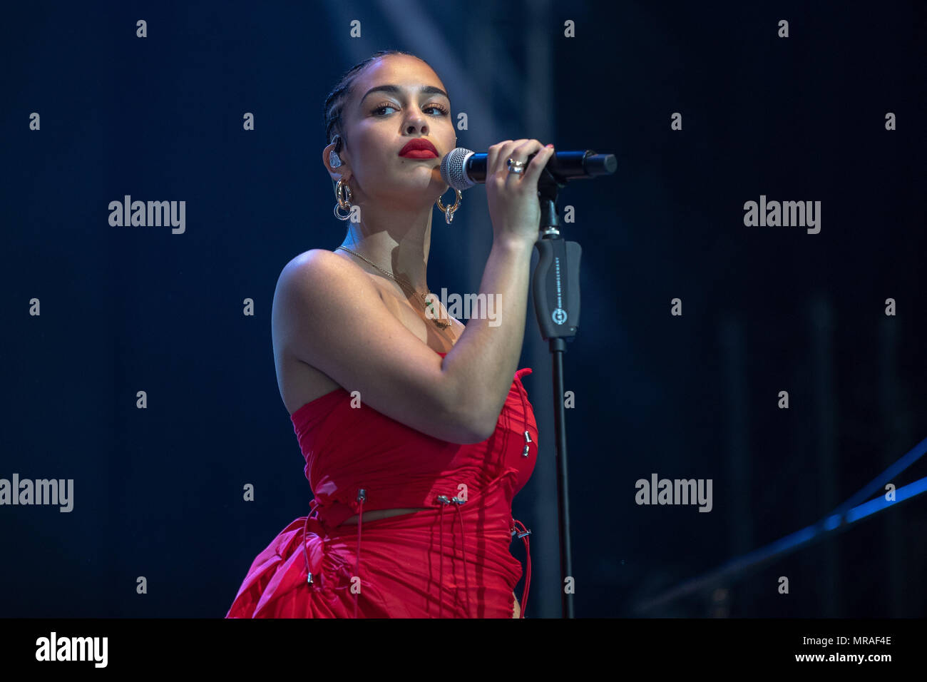 Jorja smith, drake hi-res stock photography and images - Alamy