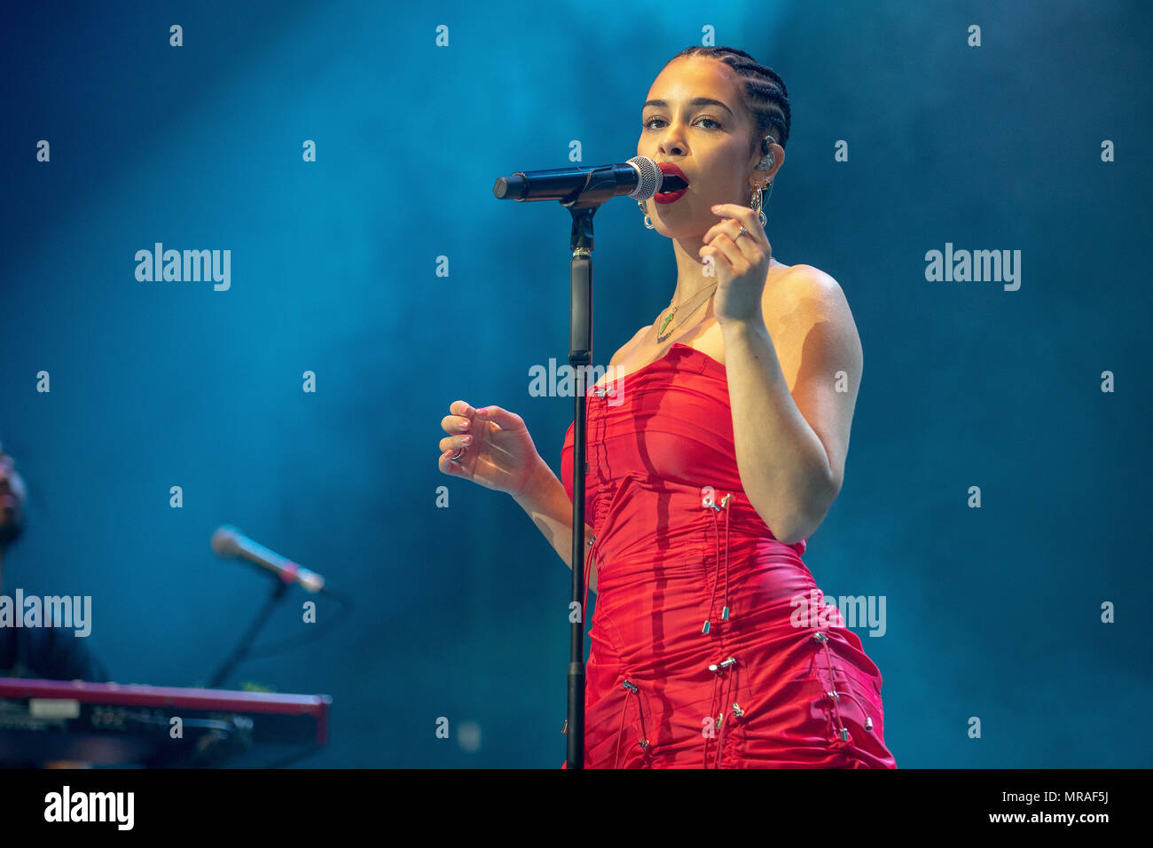 Jorja smith, drake hi-res stock photography and images - Alamy