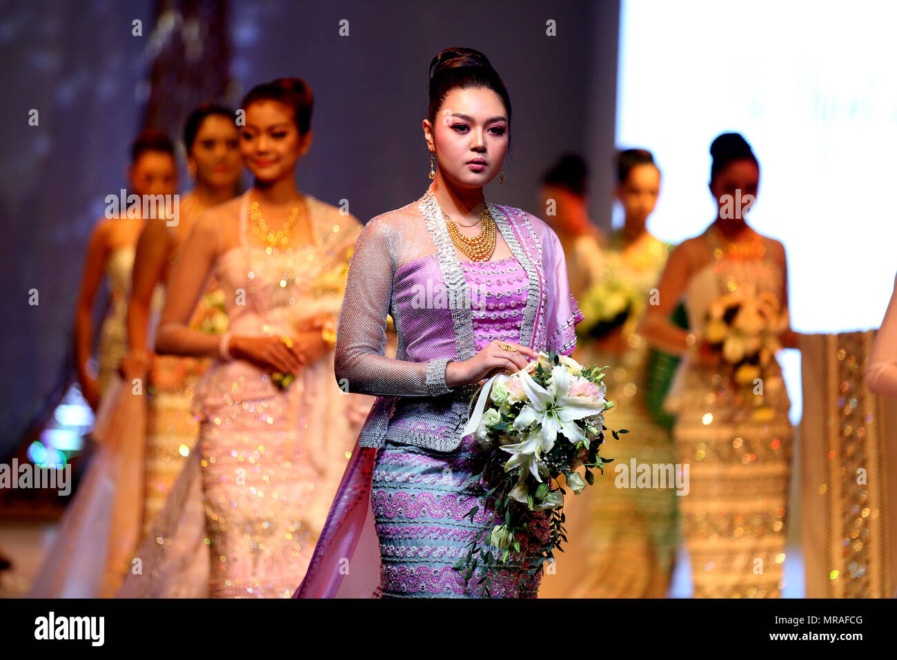 Yangon, Myanmar. 26th May, 2018. Models present traditional dresses ...