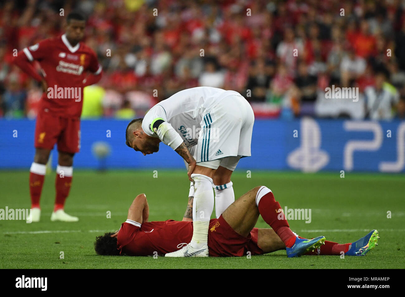 Salah vs ramos hi-res stock photography and images - Alamy