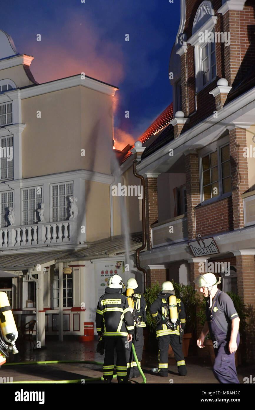 Rust, Germany. 26 May 2018. Fire fighters extinguish a fire in the ...