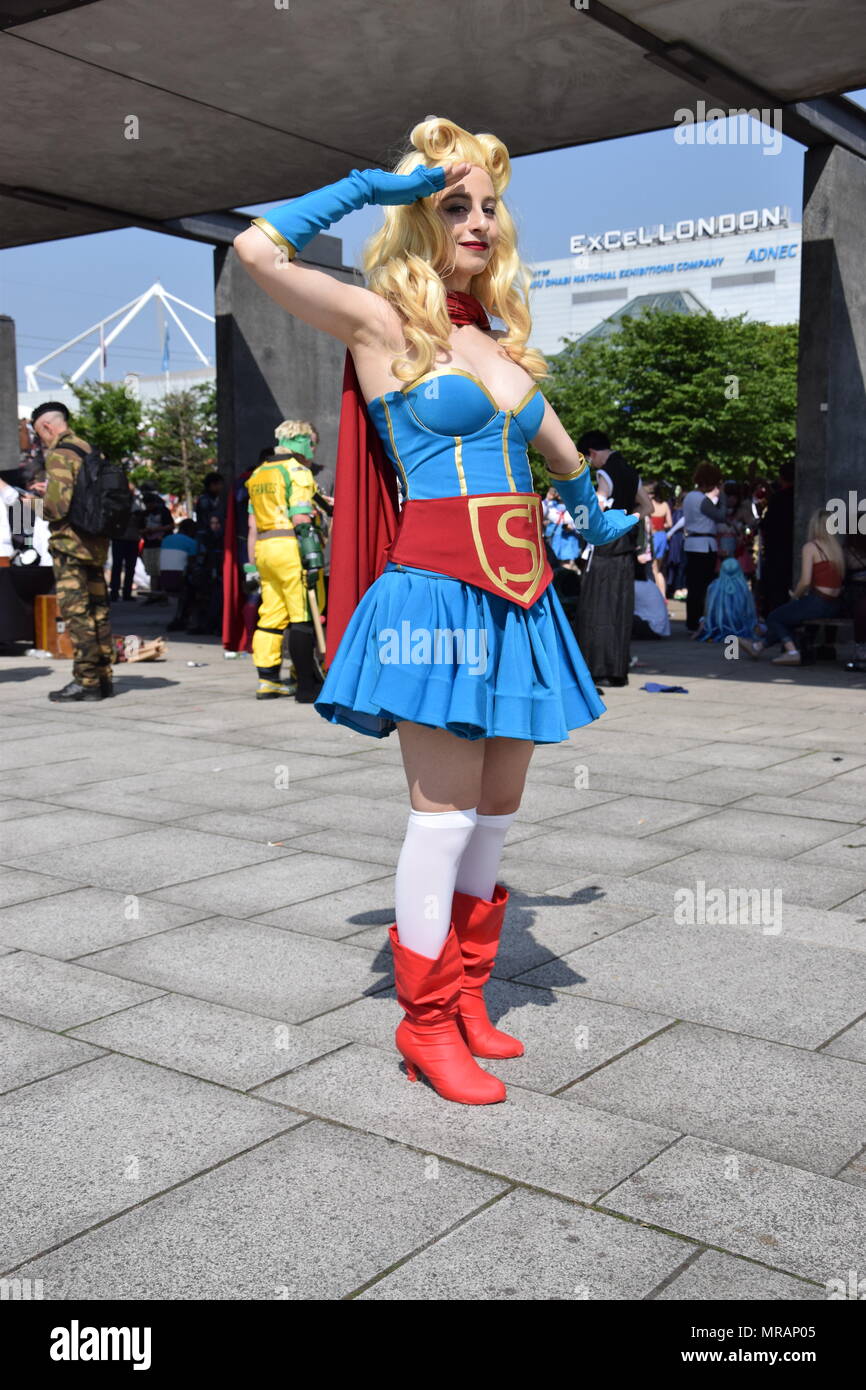 Supergirl cosplay hi-res stock photography and images - Alamy